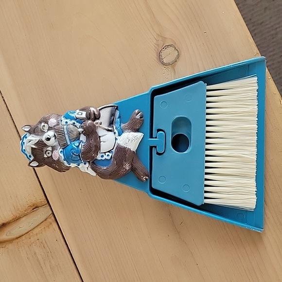 Martin | Other | Kids Googly Eyes Raccoon Wisk Broom Dustpan | Poshmark